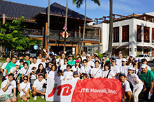 Waikiki Beach Clean-Up in Honor of JTB Day｜JTB地球いきいきプロジェクト｜サステナビリティ｜JTBグループサイト